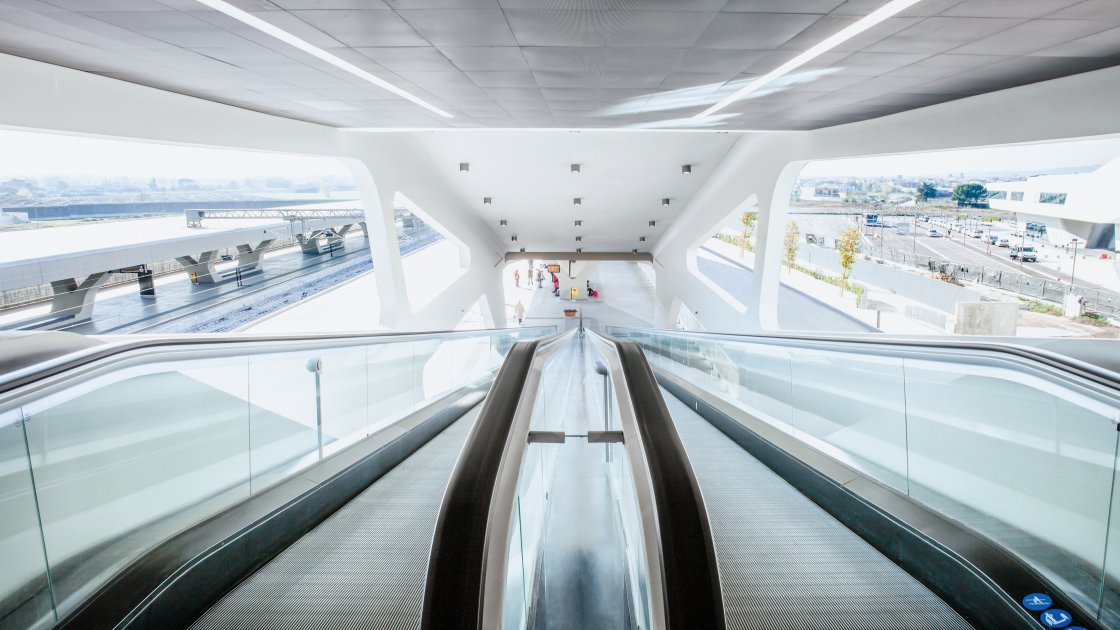 Schindler 9500AE - Inclined moving walk for shopping malls | Schindler ...